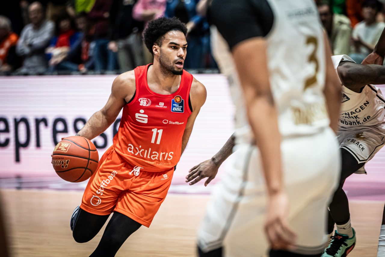 JACOB GILYARD È IL REGISTA DELL’ACQUA S.BERNARDO CANTÙ - Pallacanestro ...